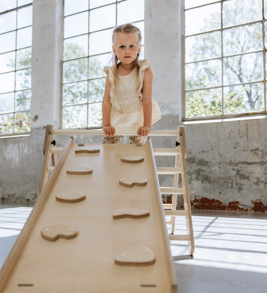 Klimdriehoek en klimkubus met glijbaan-klimhelling en ladder Jindl®